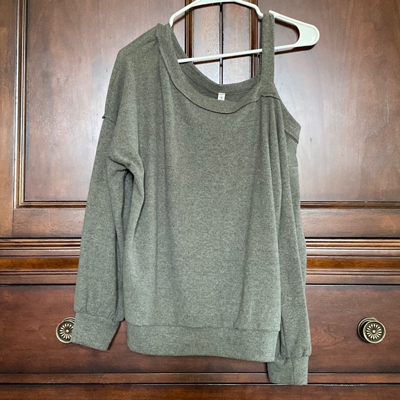 Wishlist | Tops | Nwt Wishlist Gray Softest One Shoulder Sweatshirt ...